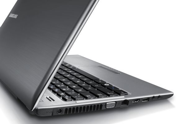 Samsung NP-Q330-JS011, ordenador portátil ligero con potente procesador