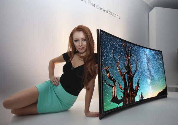 Samsung muestra una TV OLED de pantalla curvada