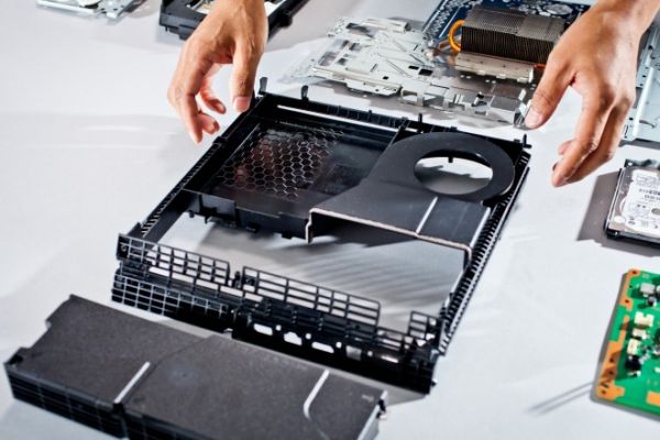 Un ingeniero de Sony muestra la PS4 por dentro