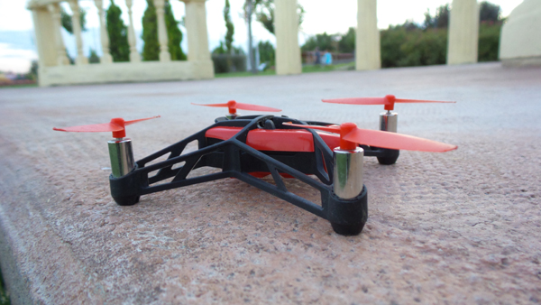 Parrot MiniDrones Rolling Spider, probamos el robot volador de Parrot