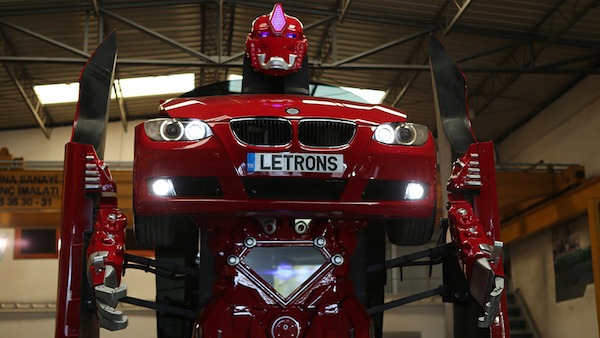 Un equipo de ingenieros convierte BMW en verdaderos transformers