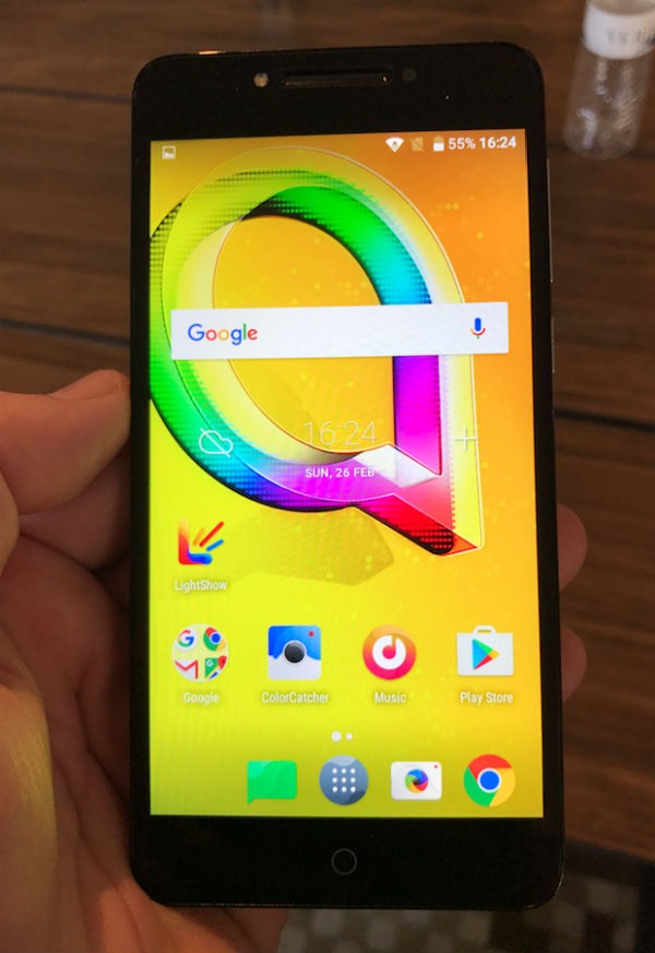 Alcatel A5 LED, nuevo mÃ³vil con carcasa iluminada