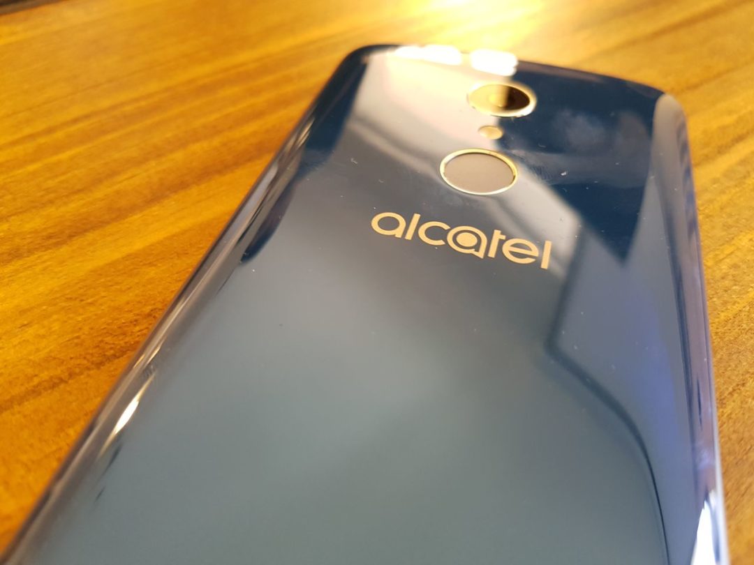 Alcatel 3, un móvil con diseño premium y pantalla 18:9