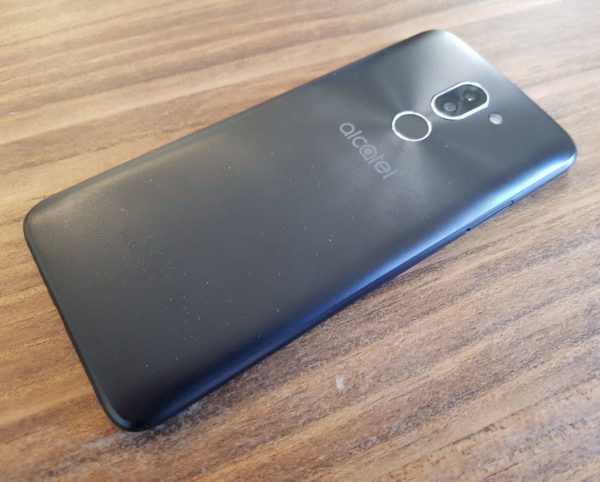Alcatel 3X, móvil con doble cámara trasera y pantalla sin marcos