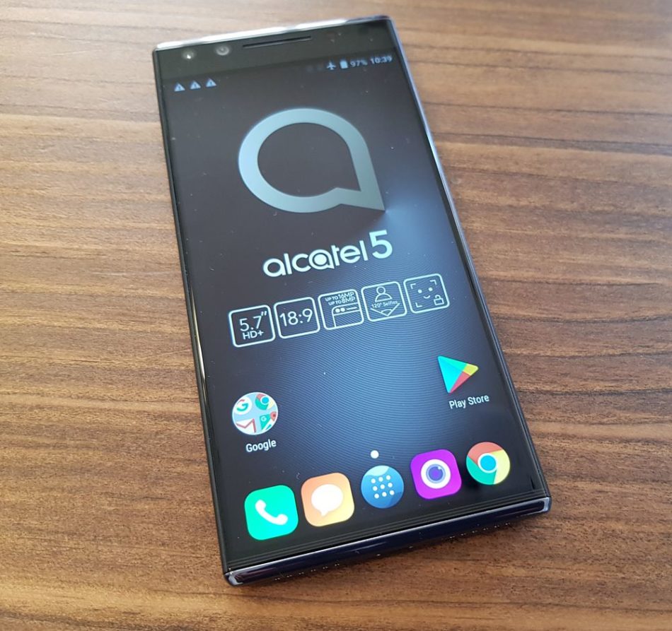 Alcatel 5, un móvil con pantalla inmersiva y reconocimiento facial