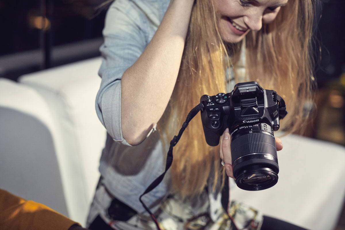 Canon EOS 250D, cámara réflex compacta con pantalla de ángulo variable