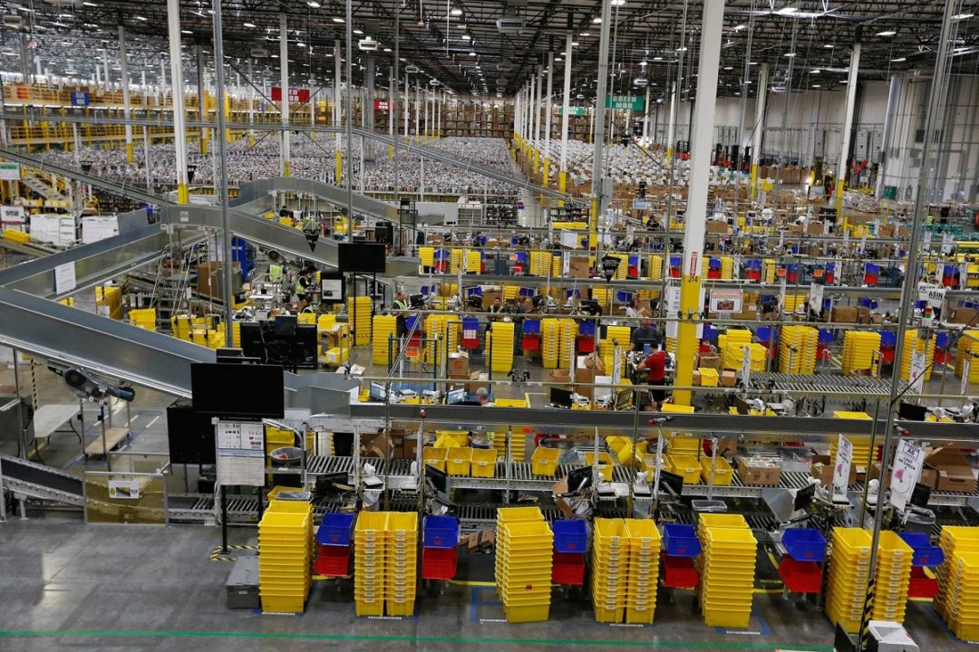Amazon ofrece 9.000 euros a los empleados que repartan paquetes