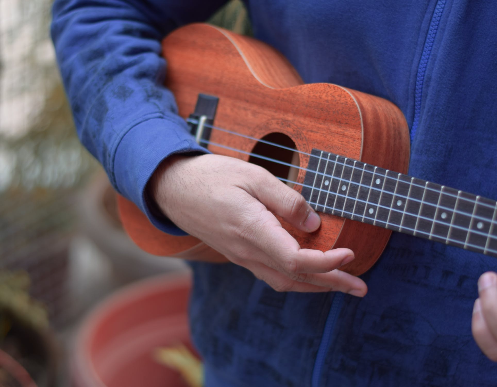 Las mejores webs y canales de YouTube para aprender a tocar el ukelele ...