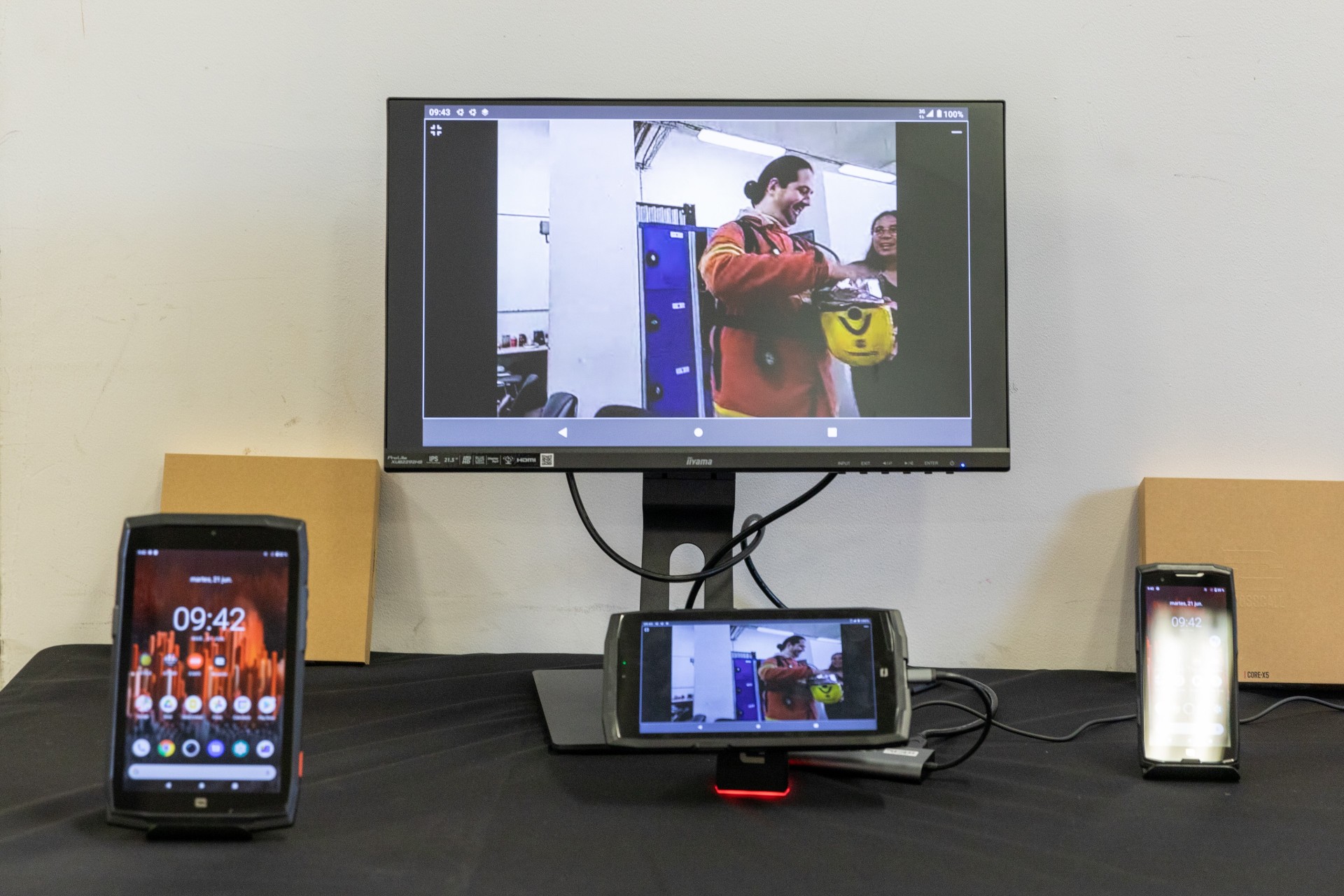 La receta de Crosscall para sus móviles resistentes: test salvajes y ...