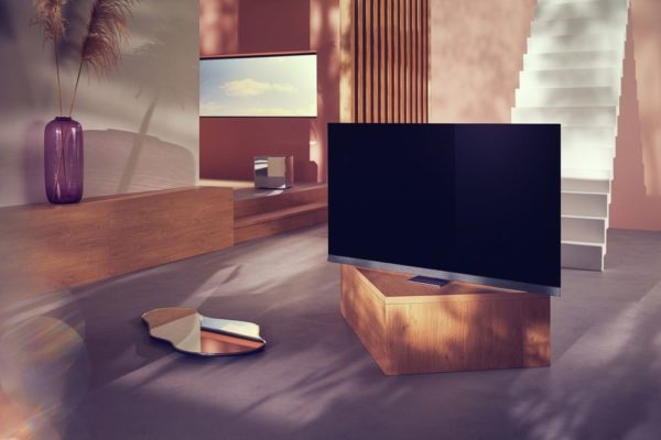 Philips OLED+ 907, calidad de imagen y barra de sonido unidas en una ...