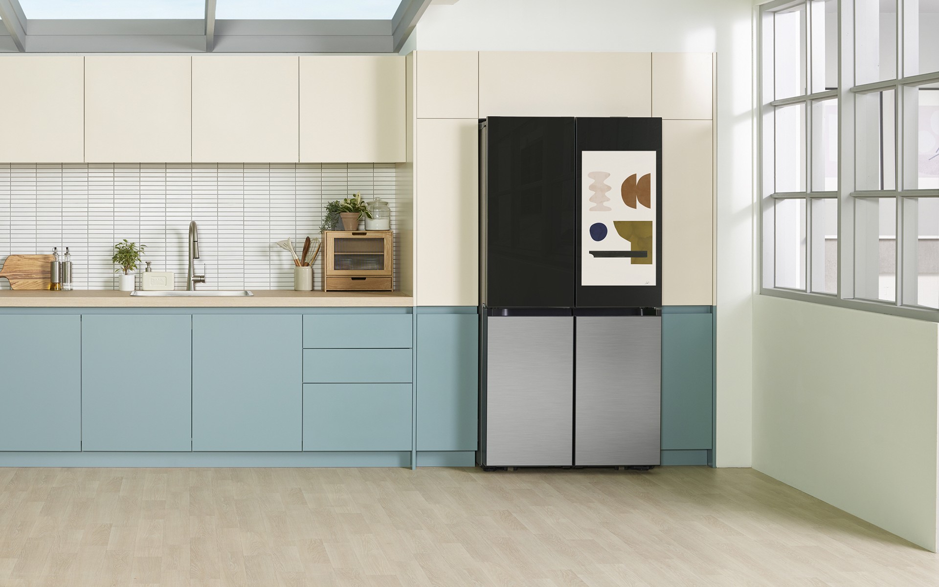 Ya puedes ver la tele directamente en tu frigorífico con Samsung Bespoke