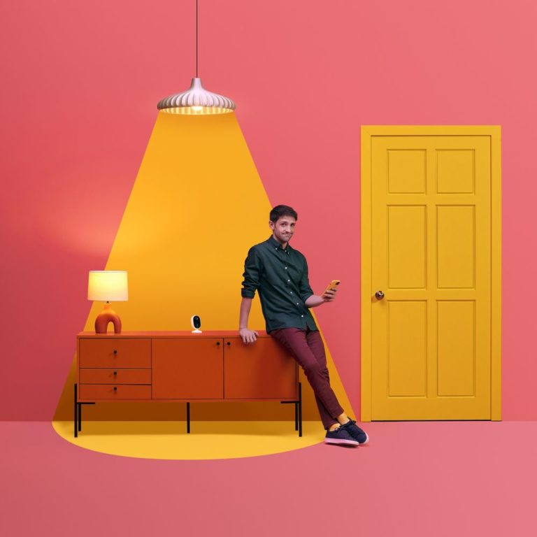 Signify WiZ: potente sistema de vigilancia que combina una cámara ...