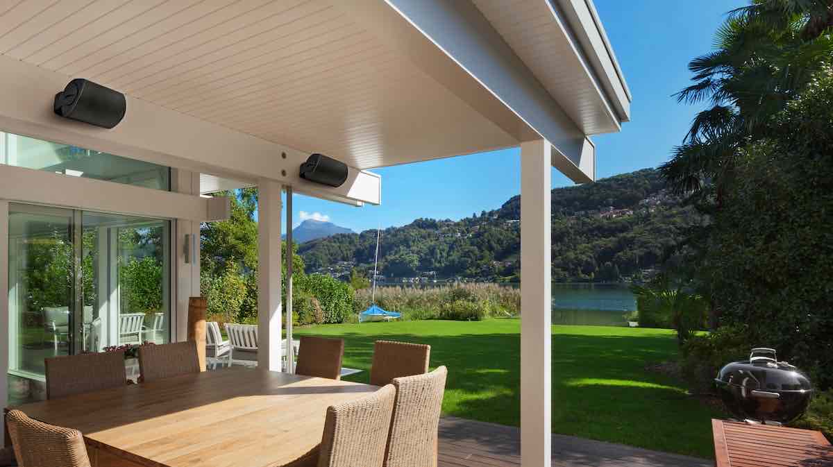 Denon Home AMP y Polk Atrium 5: el sonido de alta fidelidad para el jardín